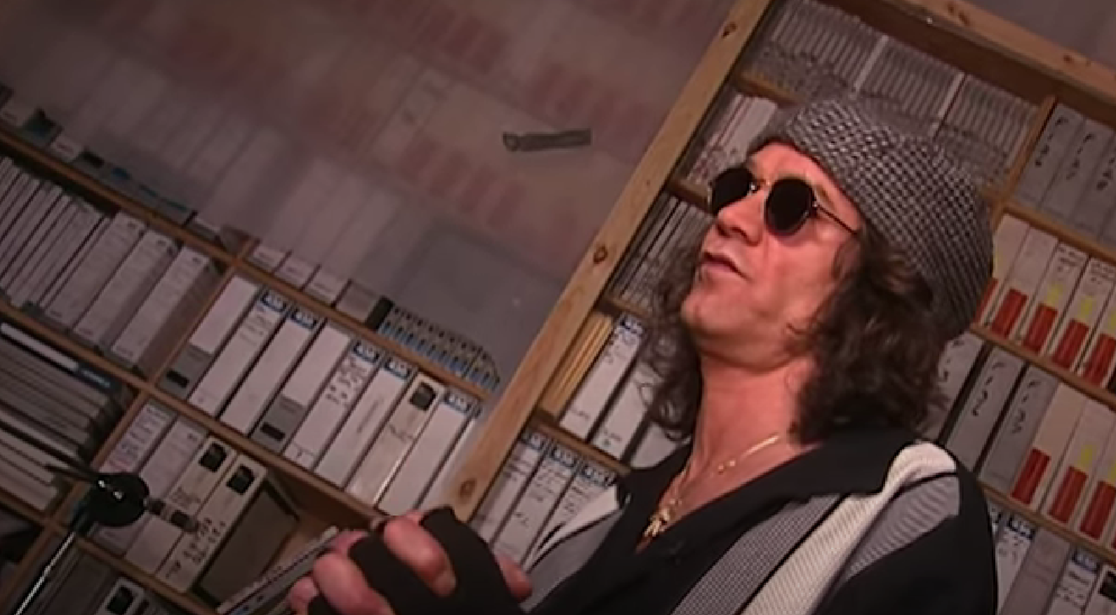 Take a Tour of Eddie Van Halen's Home Studio back in 1998 | The '90s Ruled